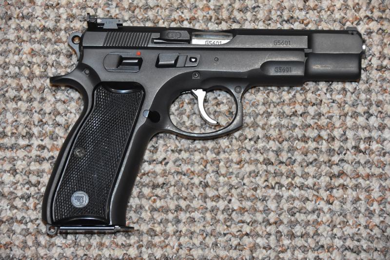 CZ - 85 Combat 9mm .Pistol : Hand guns for sale